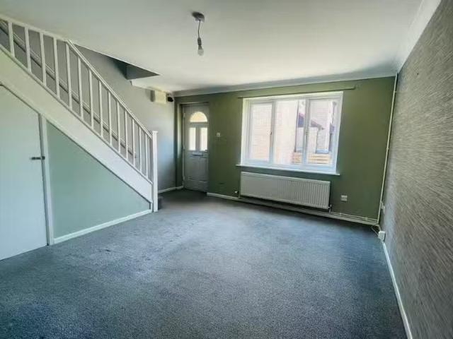 Charming 2 bedroom terraced house for rent in The Whithys, Str.