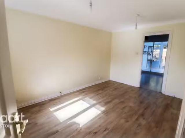 Deal! 2 bedroom terraced house for rent in Barkleys Hill, Bris.