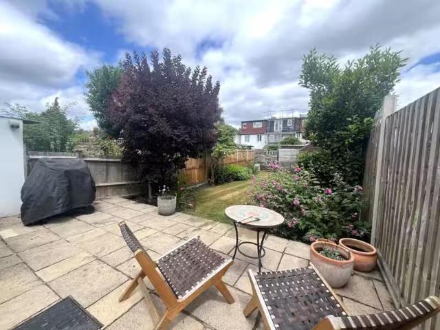 Nice 2 bedroom terraced house for rent in Elliott Road, Bromle.