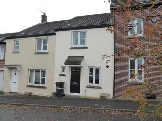 Charming 2 bedroom terraced house for rent in Plucknett Row, Y.