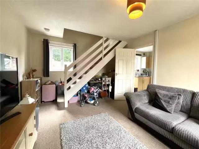 Cozy 2 bedroom terraced house for rent in Ramsbury Walk, Trowb.