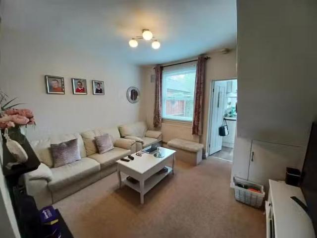 Charming 2 bedroom terraced house for rent in Station Road, Kn.