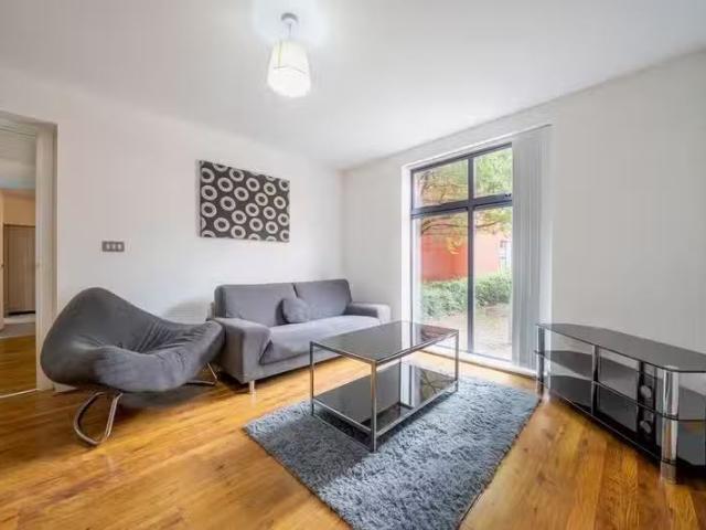 Nice 2 bedroom apartment for rent in 58 Water Street, Jeweller.