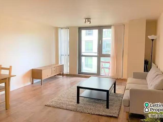 Unique 2 bedroom apartment for rent in Centenary Plaza, Hollid.