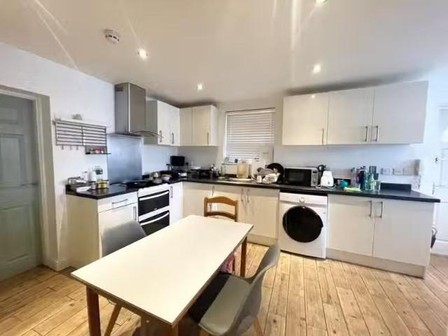 Unique 2 bedroom apartment for rent in Clemens Street, Leaming.