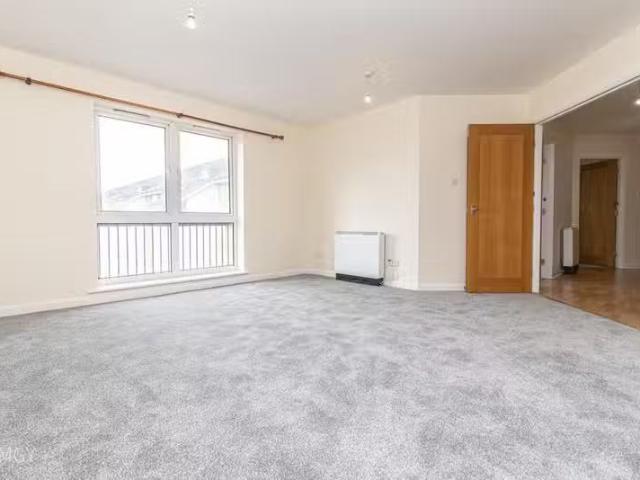 Charming 2 bedroom apartment for rent in Adventurers Quay, Car.
