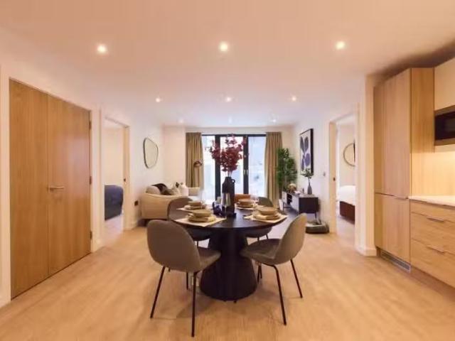 Deal! 2 bedroom apartment for rent in B.325 Signal Box Yard, L.