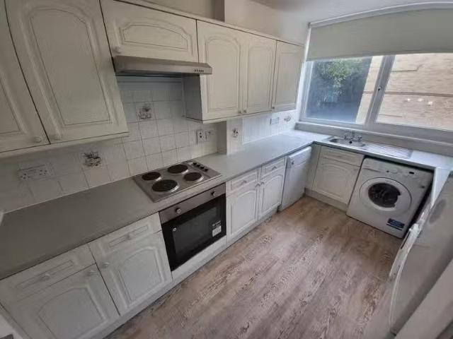Deal! 2 bedroom apartment for rent in Bath Road, Bournemouth.