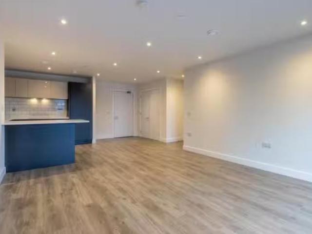 Nice 2 bedroom apartment for rent in Broad Street, Ryland Stre.