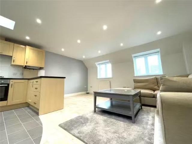 Charming 2 bedroom apartment for rent in Bulrush Place, Staver.