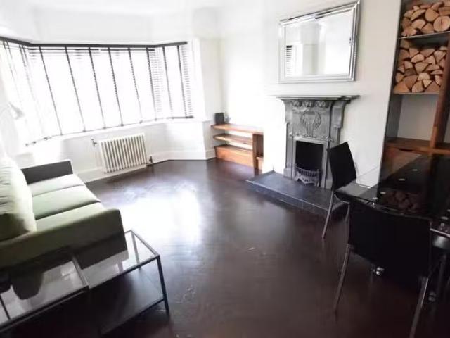 Nice 2 bedroom apartment for rent in Burley Grange, Weston Dri.