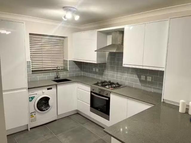 Cozy 2 bedroom apartment for rent in Dundee Road, London, E13