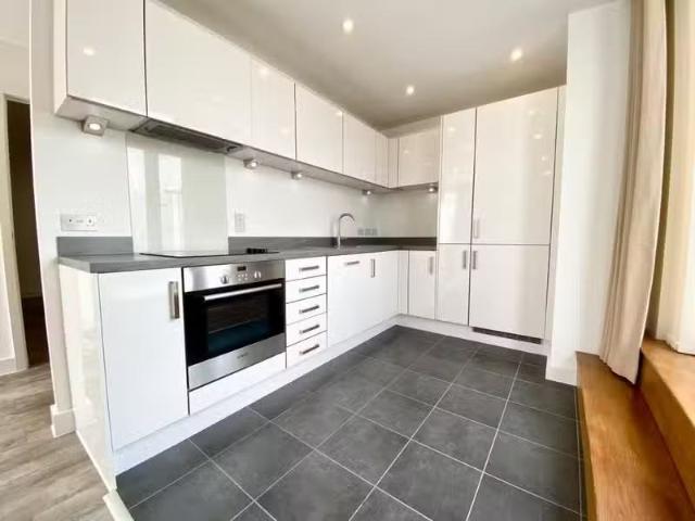 Cheap 2 bedroom apartment for rent in Harbourside, Invicta, BS.