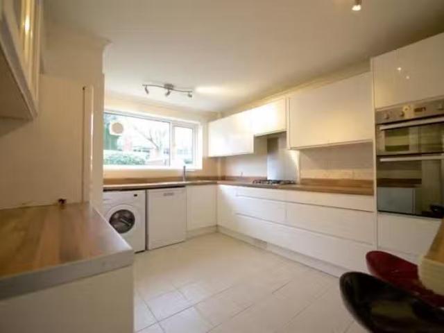 Cheap 2 bedroom apartment for rent in Hartley Place, Vicarage.