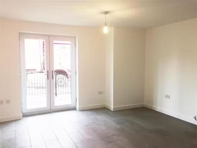 Rental! 2 bedroom apartment for rent in John Caller Crescent.