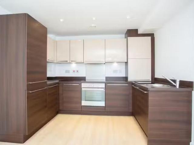 Cheap 2 bedroom apartment for rent in Newsom Place, Hatfield R.