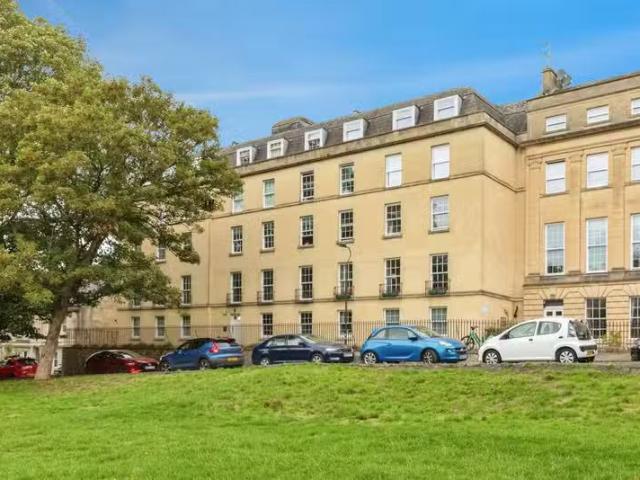 Cozy 2 bedroom apartment for rent in Nelson Place West, BATH.