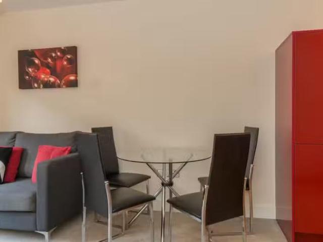 Cheap 2 bedroom apartment for rent in Postbox, Upper Marshall.