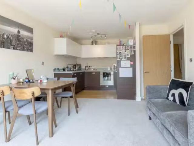 Deal! 2 bedroom apartment for rent in Postbox, Upper Marshall.
