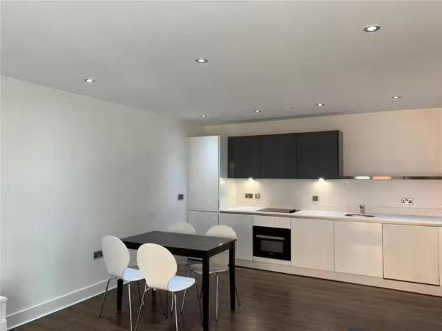 For Rent! 2 bedroom apartment for rent in Regency Place, 50 Pa.