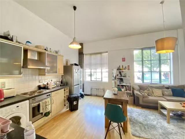 Deal! 2 bedroom apartment for rent in The Atrium, 60 Redcliff.