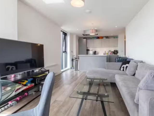 Cheap 2 bedroom apartment for rent in The Bank, 60 Sheepcote S.