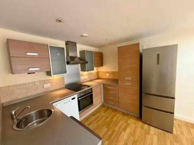 Cozy 2 bedroom apartment for rent in The Quartz, 10 Hall Stree.