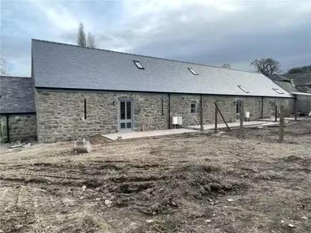 For Rent! 2 bedroom barn conversion for rent in 2 Stables Cour.