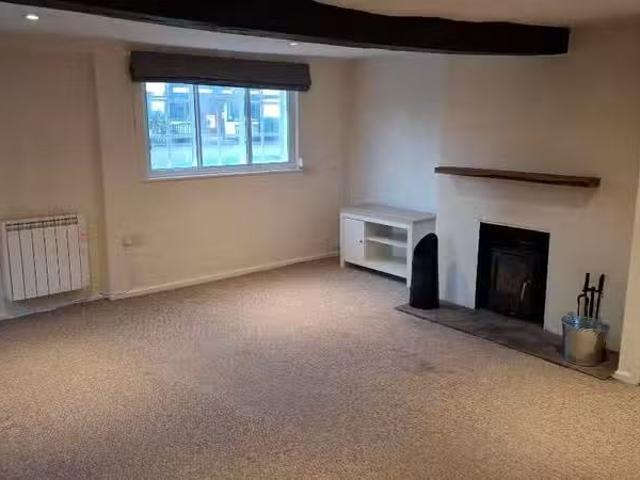 Nice 2 bedroom cottage for rent in Bearley Road, B95 6HZ, B95