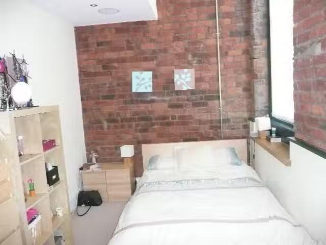 New 2 bedroom flat for rent in Albion House, 4 Hick street.