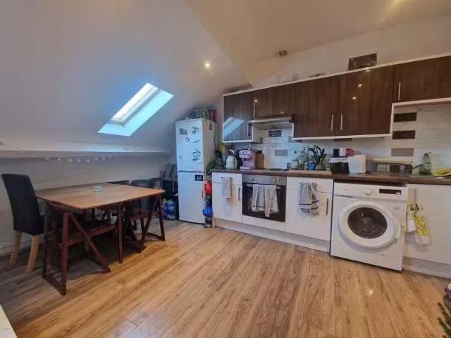 Unique 2 bedroom flat for rent in City Road, Cardiff, CF24