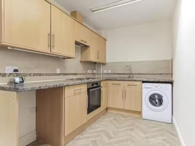 Nice 2 bedroom flat for rent in Commercial Road, Bournemouth.