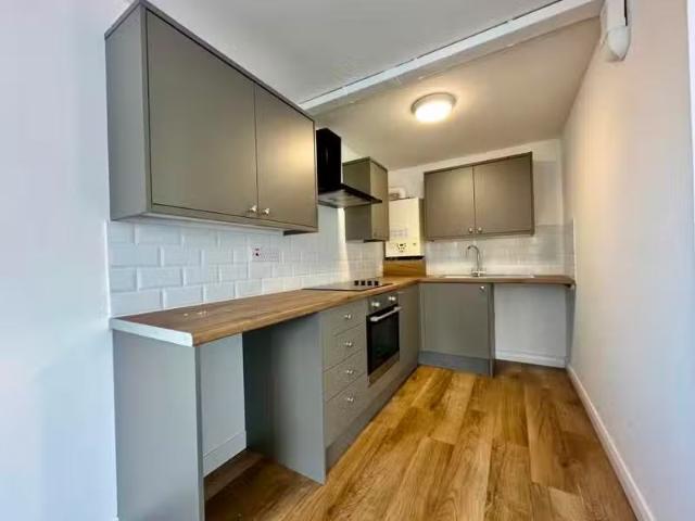 Rental! 2 bedroom flat for rent in Cross Street, Polegate, BN26