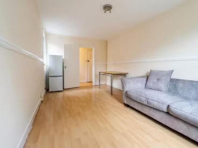 Charming 2 bedroom flat for rent in Elliott Road, Thornton Hea.