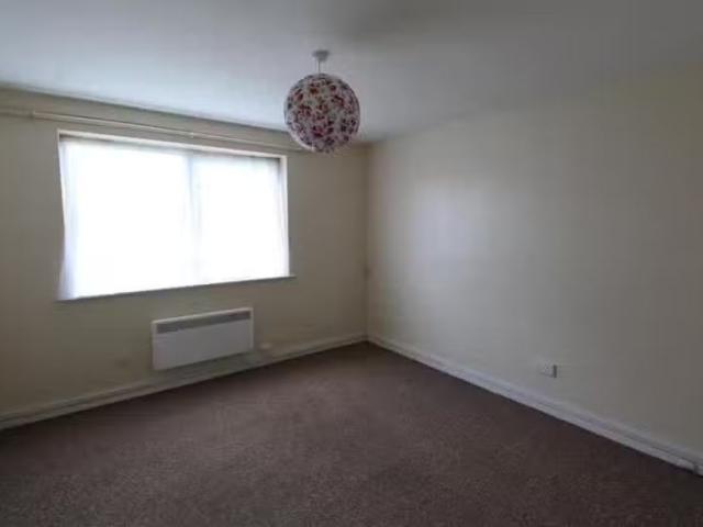 Cozy 2 bedroom flat for rent in Gatefield Close, Walton On The.