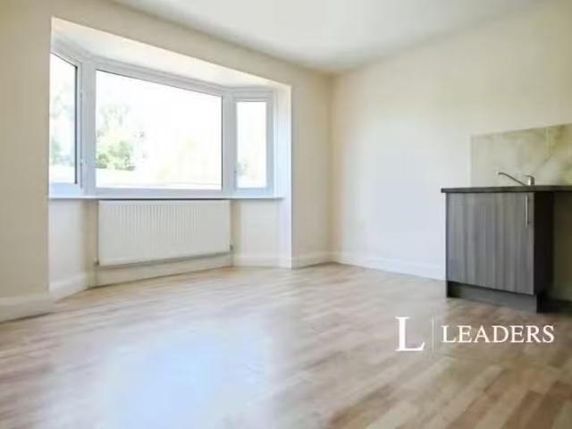 Cozy 2 bedroom flat for rent in Goring Road, BN12