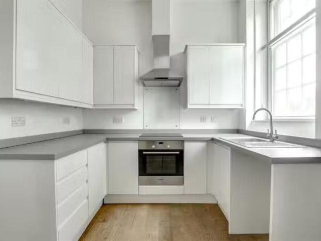 Cheap 2 bedroom flat for rent in Kempthorne House, 8 Union Clo.