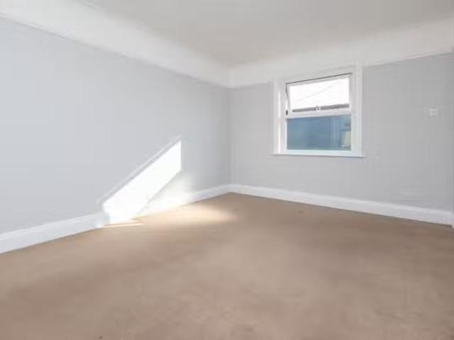 Charming 2 bedroom flat for rent in Richmond Hill, Bournemouth.