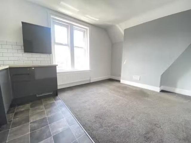 Deal! 2 bedroom flat for rent in St. Aubyns Road, Eastbourne.