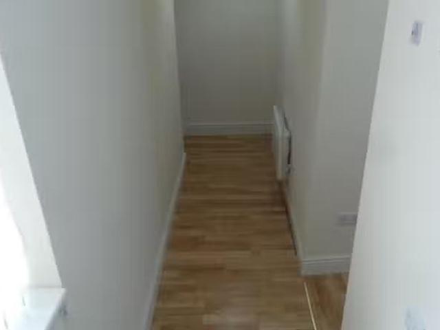 Charming 2 bedroom flat for rent in Sandy Park Road, Brislingt.