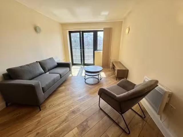 Charming 2 bedroom flat for rent in Watermarque, Browning Stre.