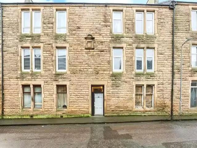 Charming 2 bedroom Flat to rent, The Hedges, Camelon, FK1 £82.