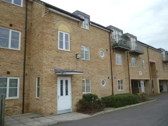 Deal! 2 bedroom ground floor flat for rent in Maidensfield, WE.