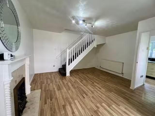 Deal! 2 bedroom house for rent in Haxby Court, Cardiff Bay, Ca.
