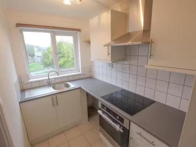 Rental! 2 bedroom mews property for rent in Cleveland Close, H.