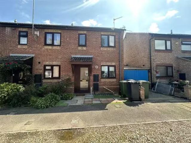 Cozy 2 bedroom Mid Terrace House to rent, Pyke Court, Caister.