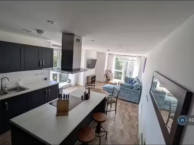 Deal! 2 bedroom penthouse for rent in Mulberry Way, Bath, BA2