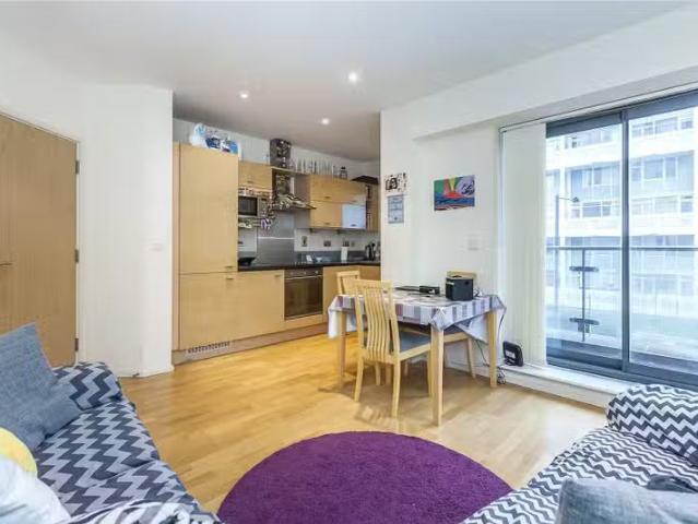 Charming 2 bedroom property to let in Ikon Tower House, 447 Ca.