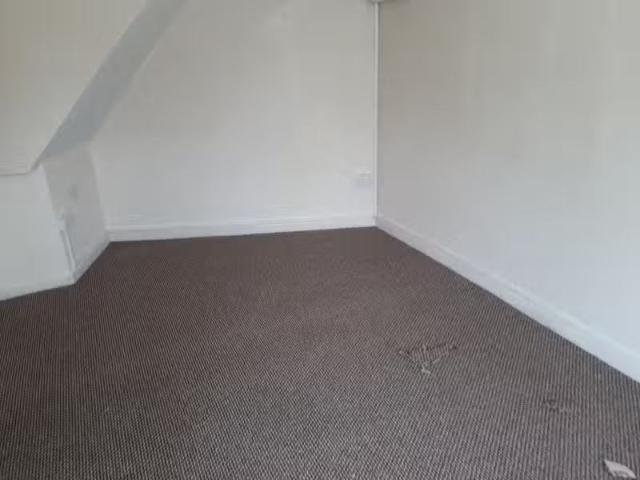 For Rent! 2 bedroom semi detached house for rent in Deykin Ave.