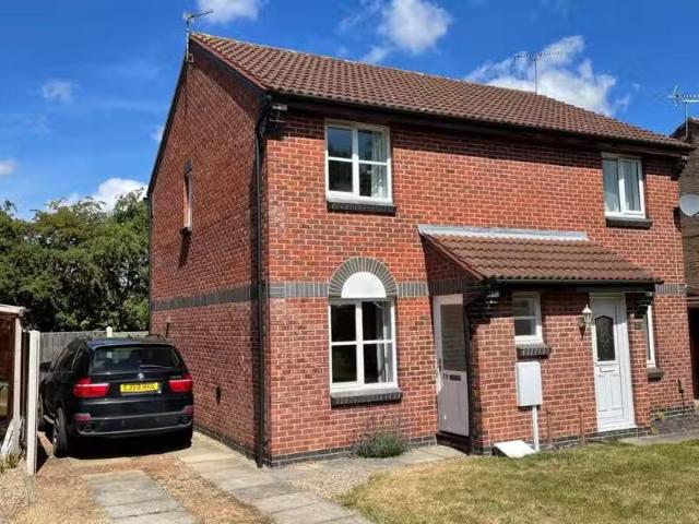 For Rent! 2 bedroom semi detached house for rent in 29 Lowther.